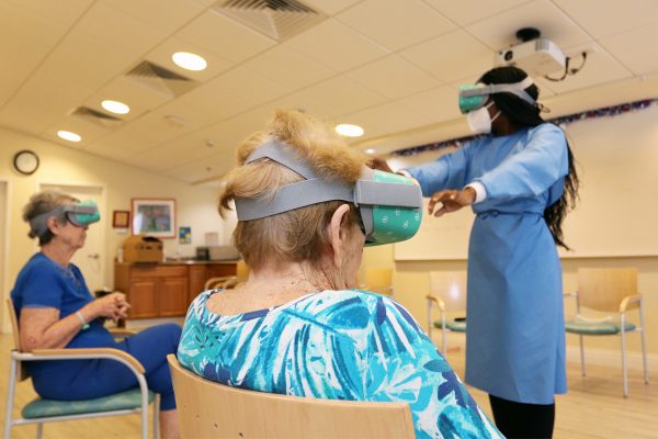 Introducing Virtual Reality into Senior Living | MorseLife - MorseLife